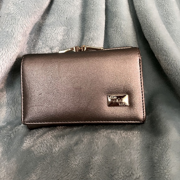 Ellie & Kate | Bags | Ellie Kate Small Wallet Silver 7 Card Spots Large ...